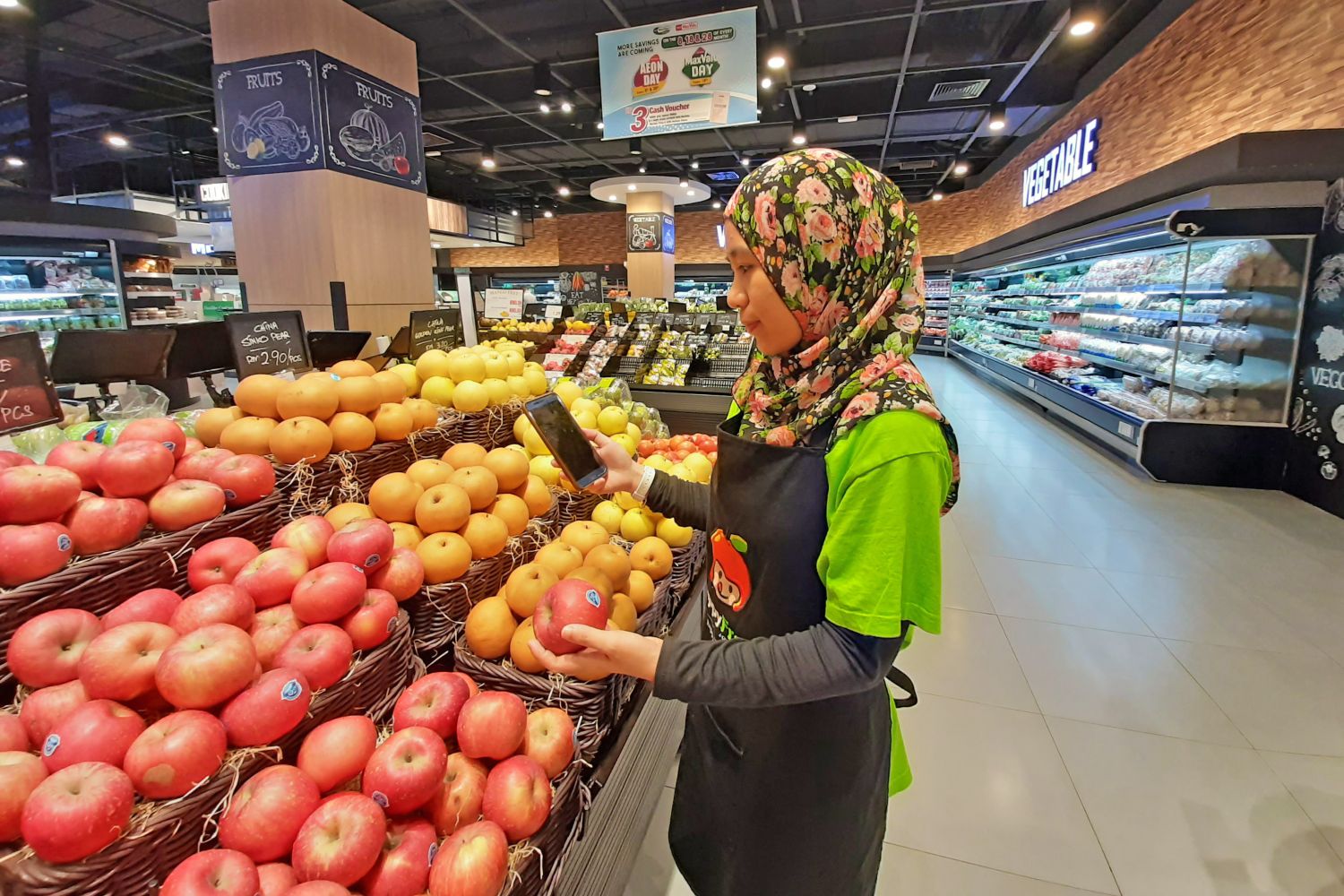 Happy Fresh bantu beli barangan segar di AEON terus di telefon pintar ...