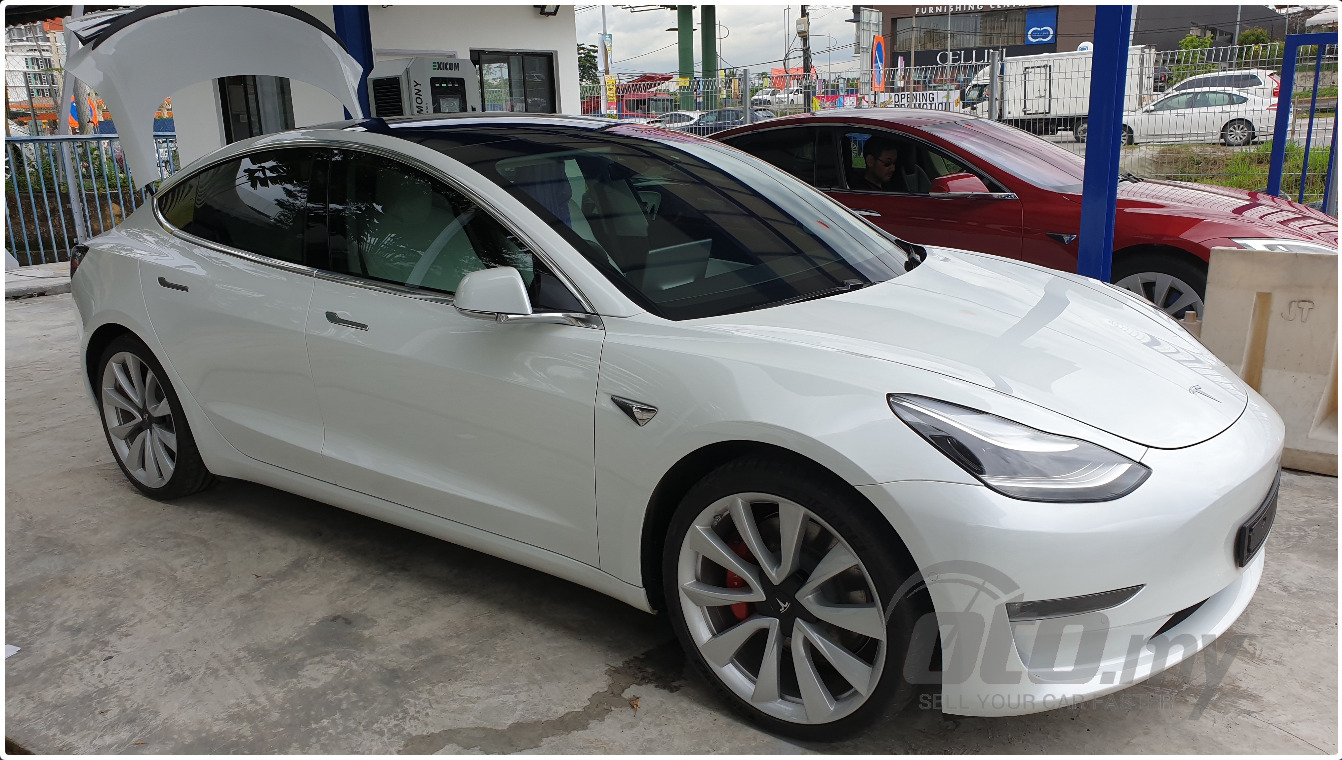 Iklan kereta elektrik Tesla Model 3 mula kelihatan di Malaysia ...