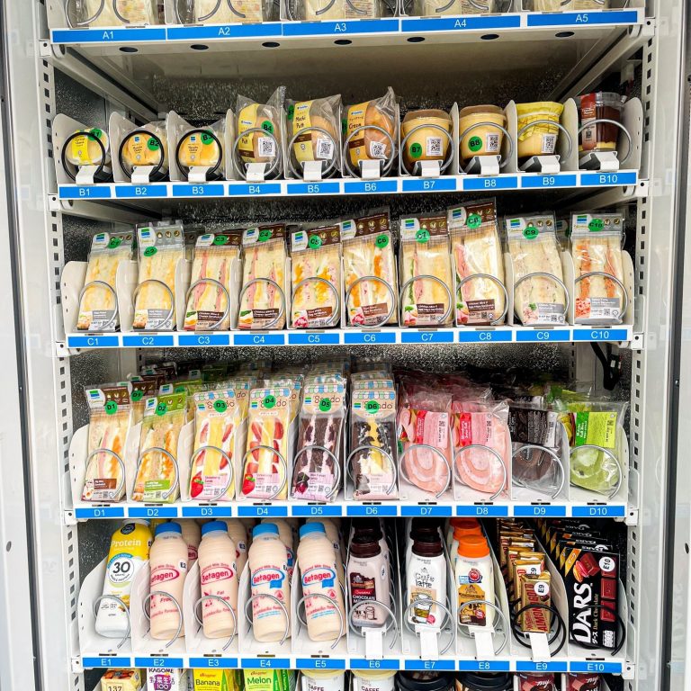 FamilyMart Mini, cara mudah beli makanan & minuman guna mesin gedegang ...