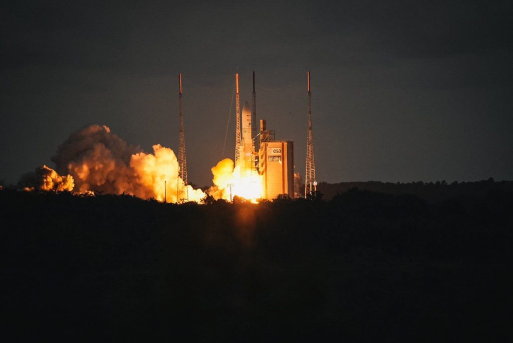 Ini adalah beberapa syot menarik sekitar pelancaran MEASAT-3d ...