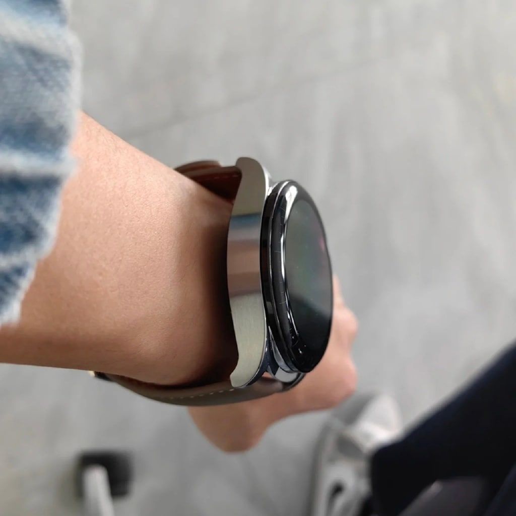 Huawei Watch Buds: Jam tangan yang ada fon putik tersembunyi di ...