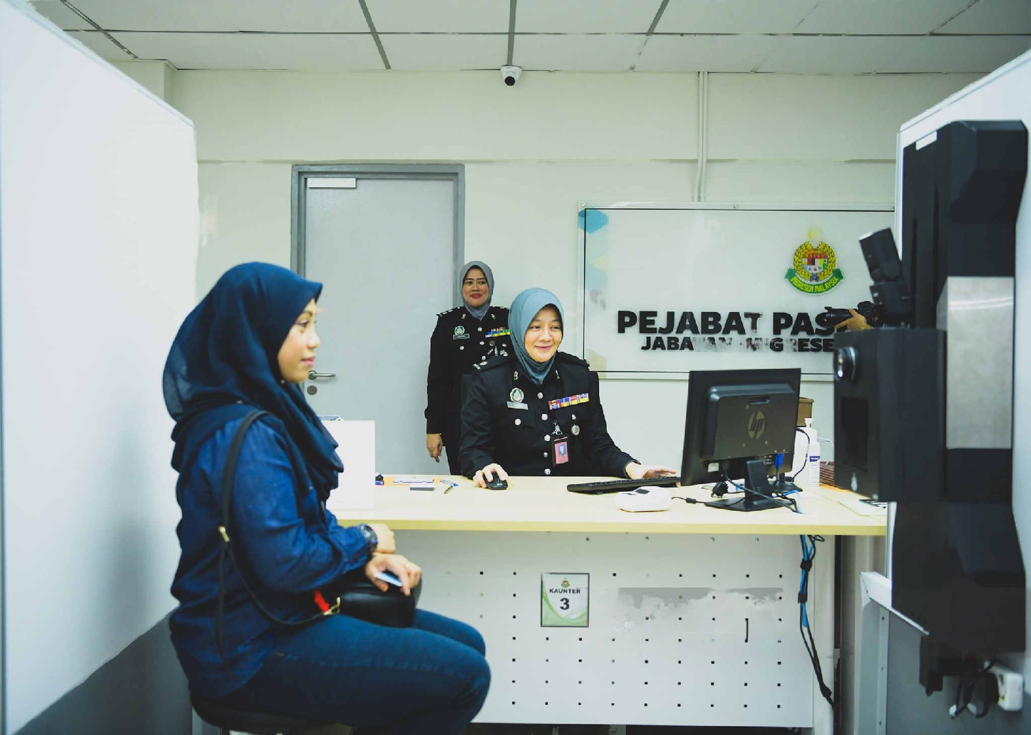 Anda boleh perbaharui pasport di KLIA, lebih banyak pejabat pasport dibuka hujung minggu ...