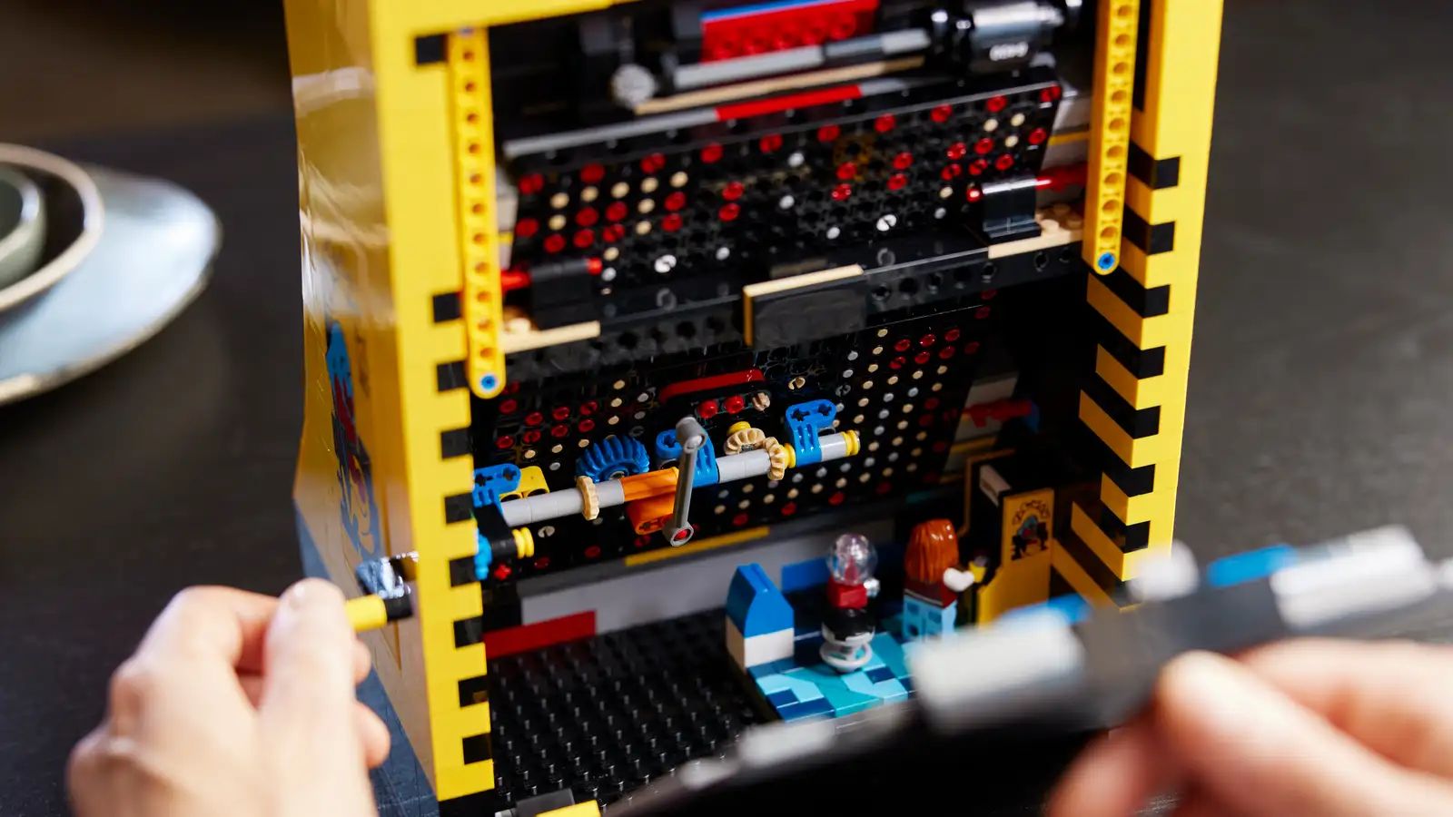 Set lego Pac-Man ini ada gear untuk gerakkan watak utama, imbau ...