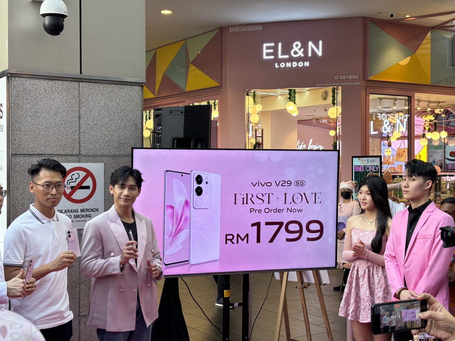 Vivo V29 merah jambu dilancar, pelbagai hadiah ekslusif menanti pembeli ...