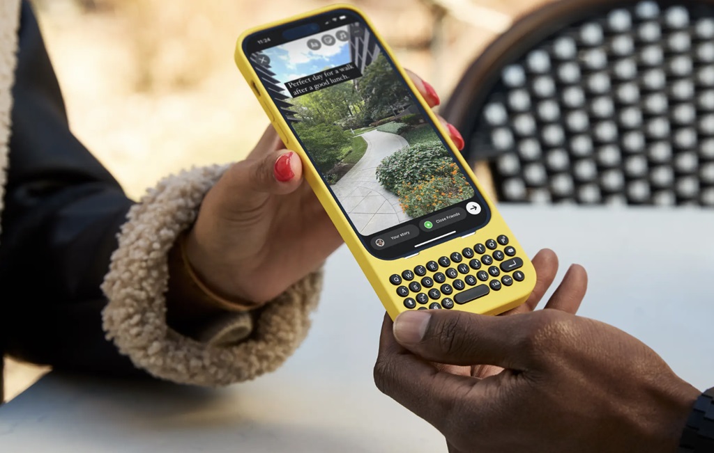 iPhone dengan papan kekunci QWERTY fizikal, mudah untuk menaip